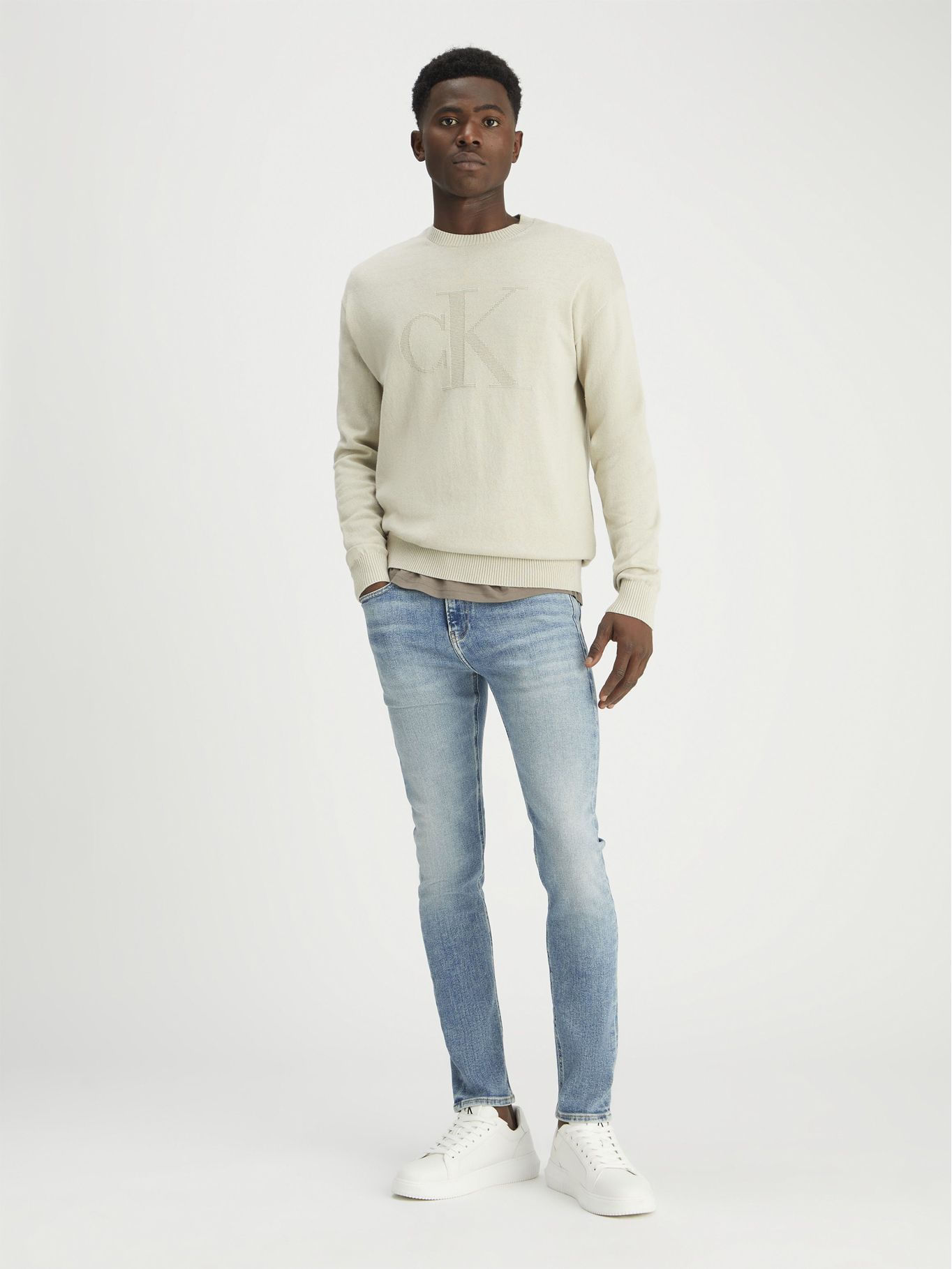 Sweater con monograma